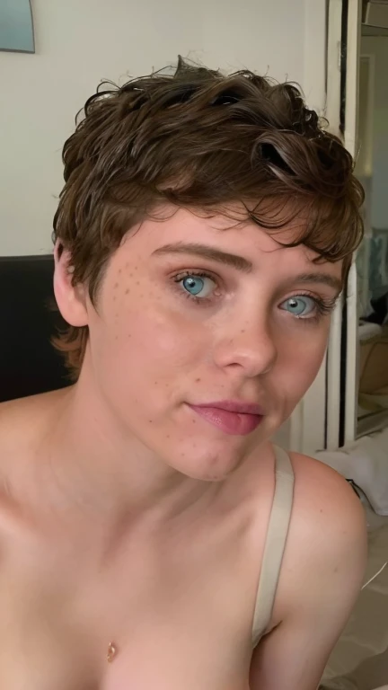 ((s0ph)), Sophia Lillis desnuda, gargantilla, medias de rejilla - SeaArt AI